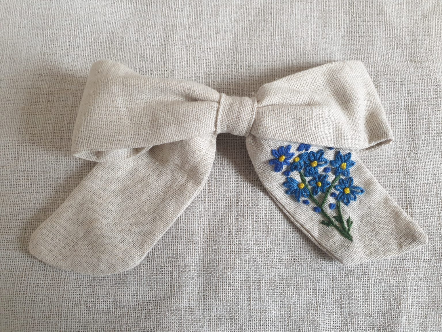 Floral hand-embroidered bow – SchneiderWear